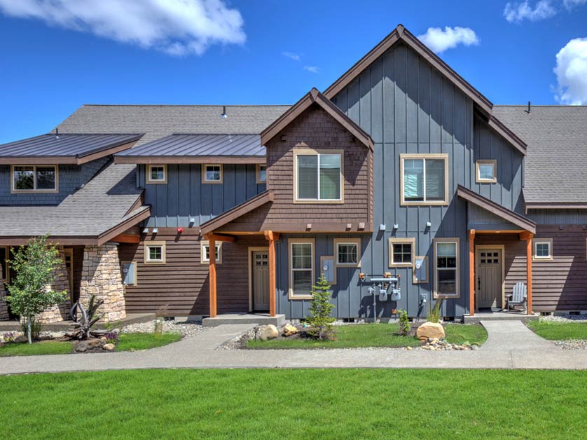 Comparing Horizontal and Vertical Siding